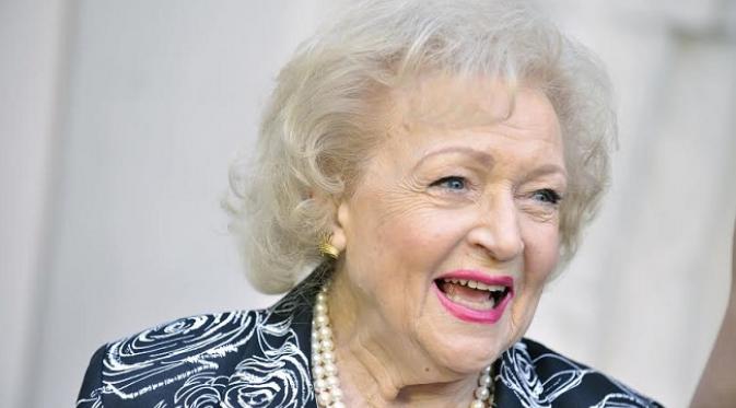 Tips Agar Rambut Putih Anda Tampak Menarik - Fashion & Beauty Liputan6.com